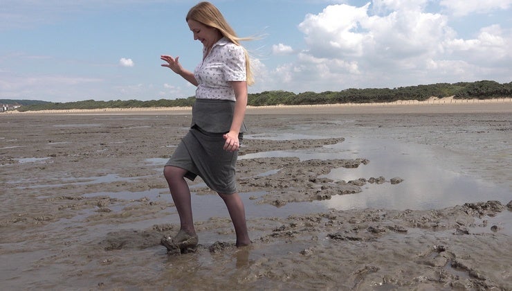 Cute Amy, Back In The Mud | MostWam