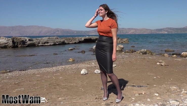 Frankie Gets Wet In Her Favourite Outfit | MostWam