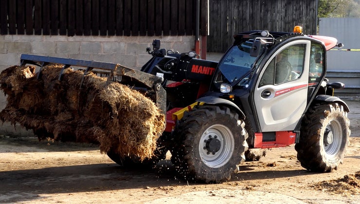 Manitou MLT 630-115 V Telehandler: FARMER REVIEW | LandPowerTV