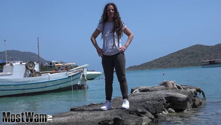 Tilly in Jeans with a Boat | MostWam