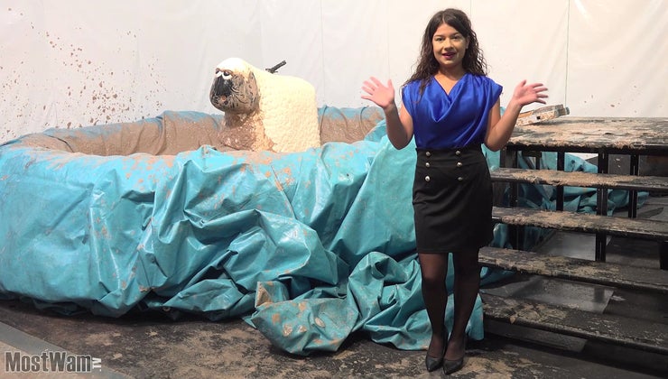 Muddy Shaun The Sheep Vs Jaz In Office Wear | MostWam