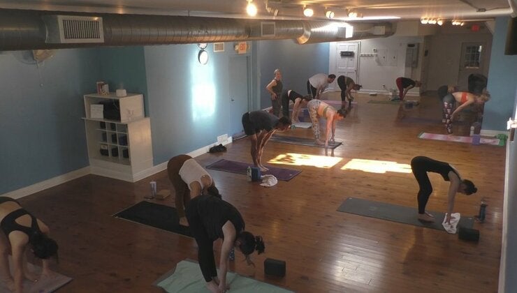 Strong Flow with Lisa | Amazing Yoga Online