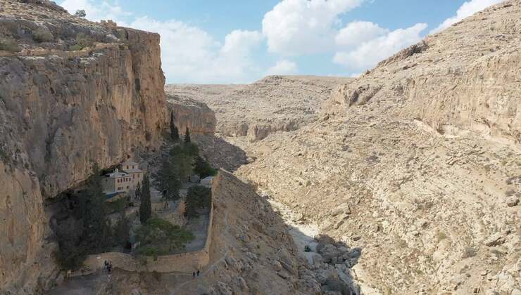 Ein Perath - Why We Must Cling to God Daily