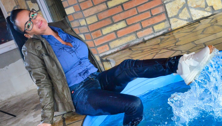 using the pool adequately - T1035c9 | WAM TV