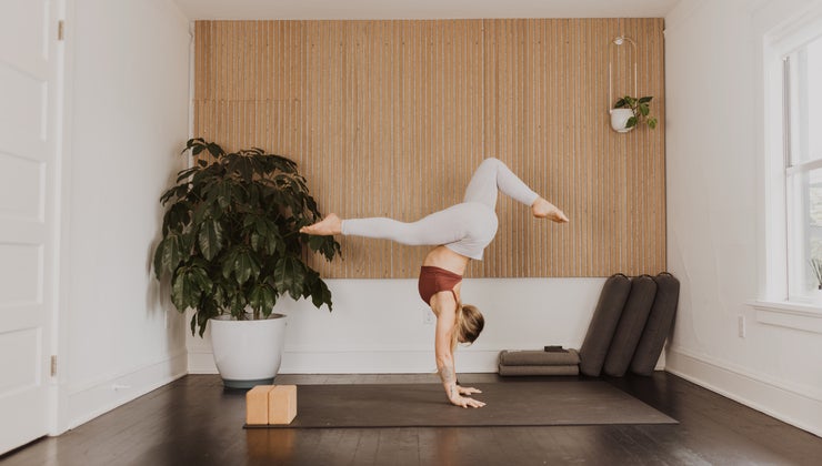 June19 Spicy Handstands60