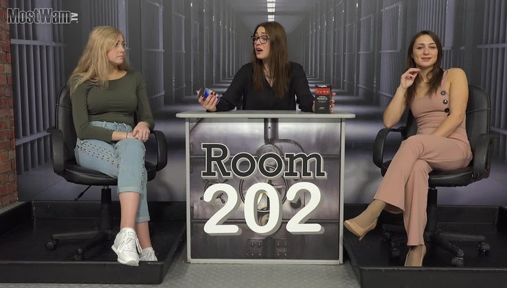 Room 202 Casual Emily V Amber Mushy Peas V Passata