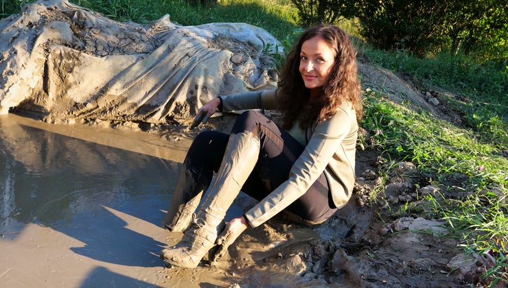 Lara in the mud - T1074c7 | WAM TV
