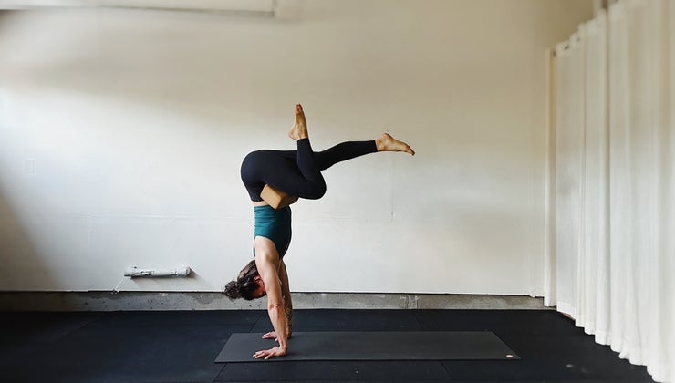 Single Stag Handstands + Blocks: Inversions