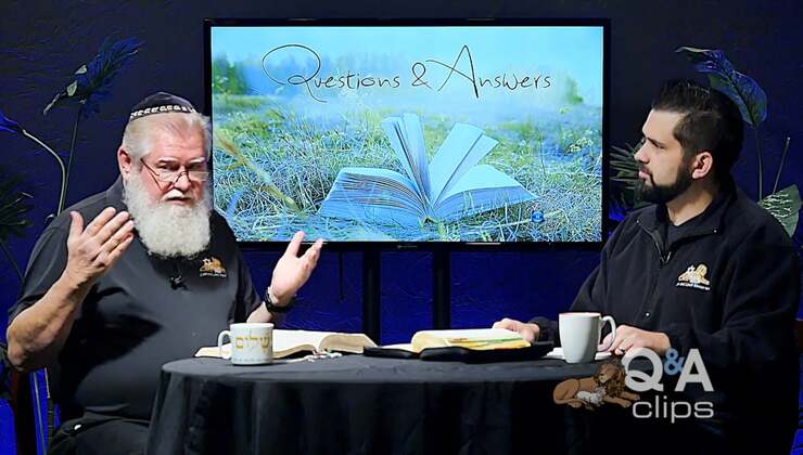 Why didn't the disciples initially recognize Yeshua after the ...