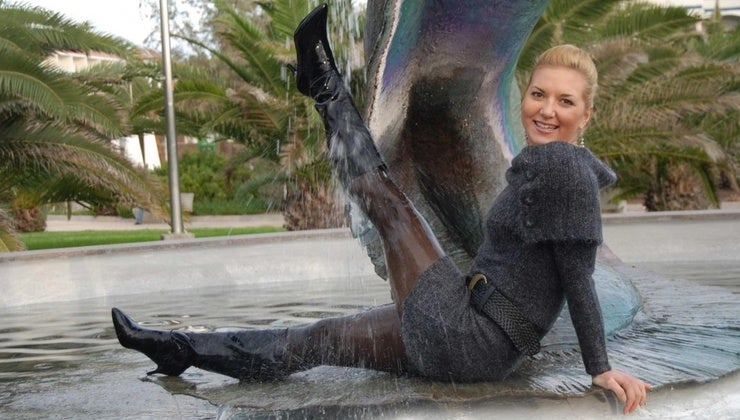 Natalie In A Fountain | MostWam