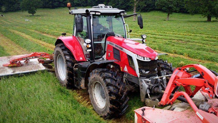 Massey Ferguson 7S.210 Dyna-VT Tractor: REVIEW | LandPowerTV