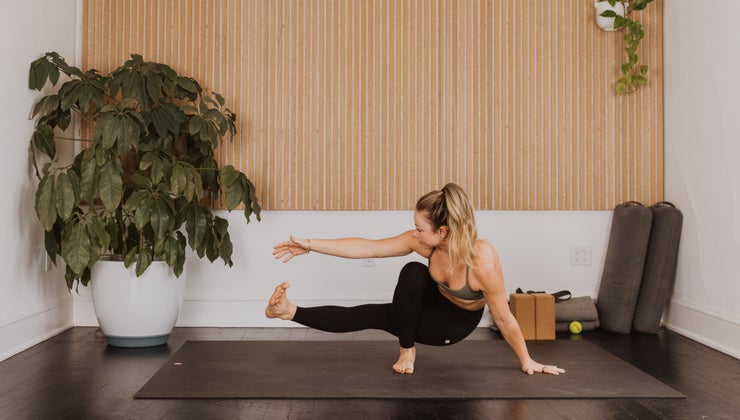 November 15 | 60-min. Int/Adv. Fluid practice: move around the mat ...