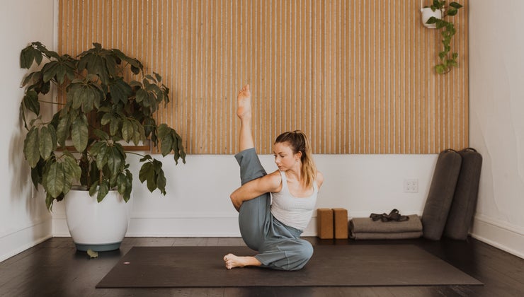 December 09 | 60-min. Spicy advanced Practice: Shoulders + Hips (w ...