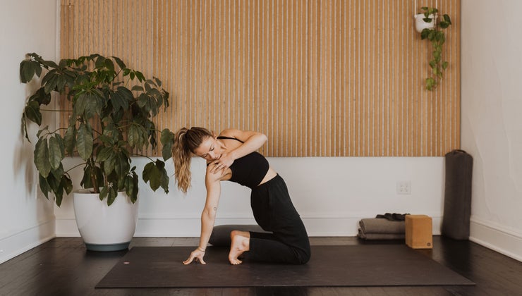 February 05 | 40-min. Mellow + Flossy into Meditation | The Collective Kula