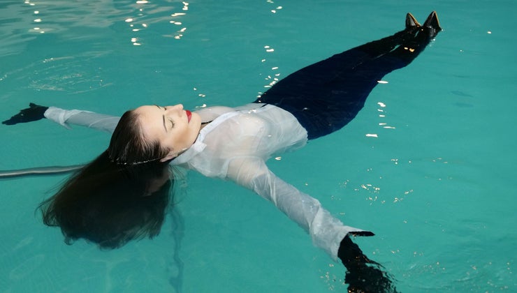 Interesting outfit - T1111c3 | WAM TV