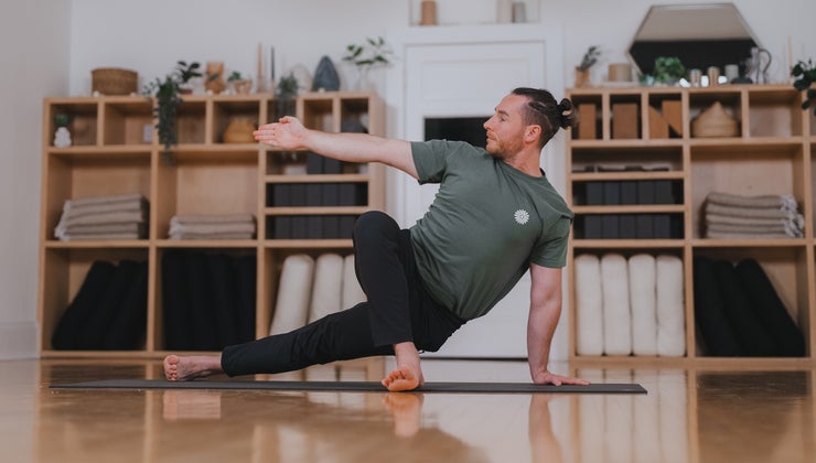 Vinyasa : Uplifting & Playful Mandala Flow