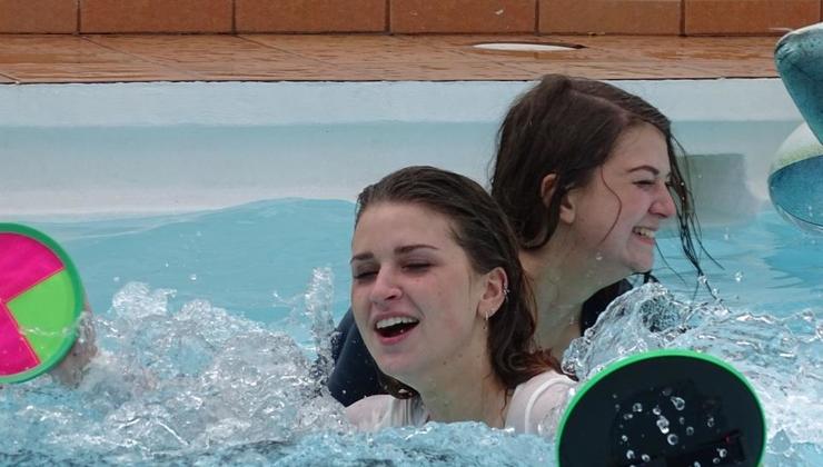 Best Friends In The Pool!