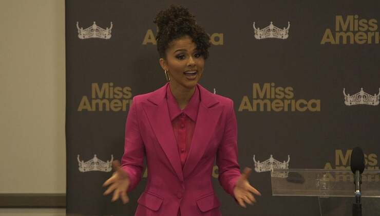 Miss Texas - Ellie Breaux - Interview | Pageants Live