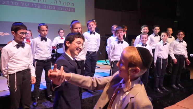 Anim Zemiros - Pirchei Shomayim Choir | Toveedo