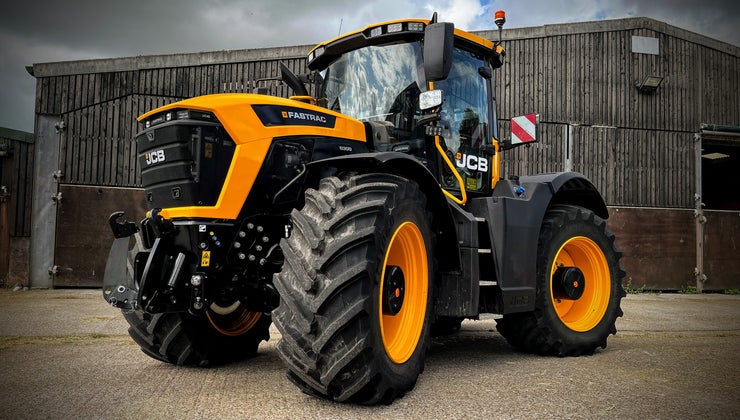 WALKROUND: JCB's new Fastrac 6000 series tractor | LandPowerTV