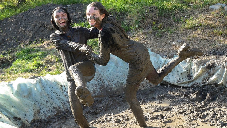 Friendly mud fight - T1121c3