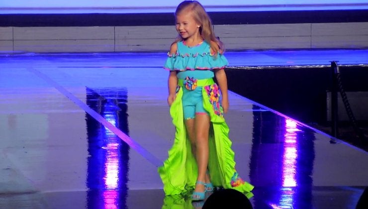 Skylar Yarborough at 2019 UNM Finals Runway | Pageants Live