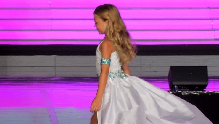 Olivia Sinnett at 2019 UNM Finals Runway | Pageants Live