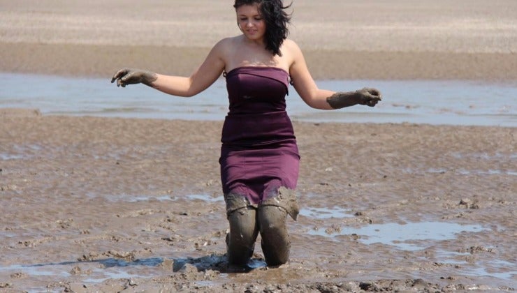 Bee's Muddy Prom | MostWam