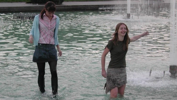 Lisa And LU In The Paris Trocadero Fountains | MostWam