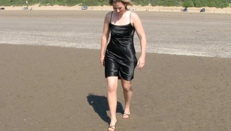 Nicky Wallows In Mud | MostWam