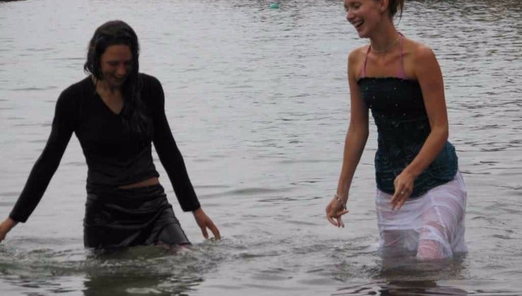 Emma Makes The Mistake Of Splashing Lisa | MostWam