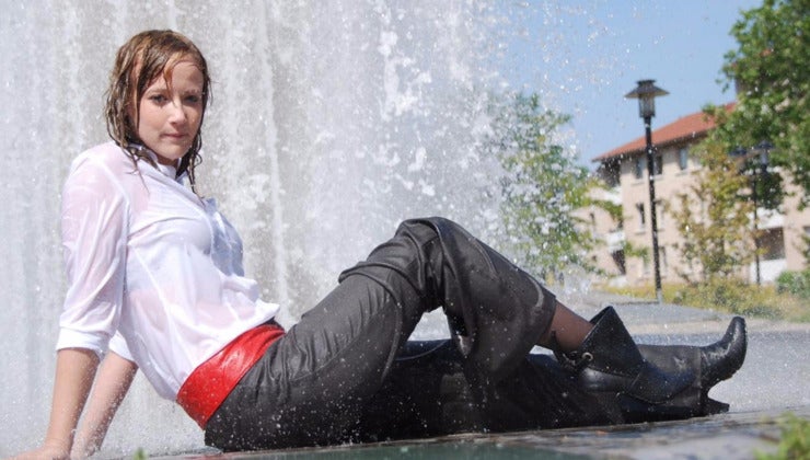 Lola Gets Wet | MostWam