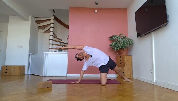 Online yoga classes | Yoga with Alex and Tatiana