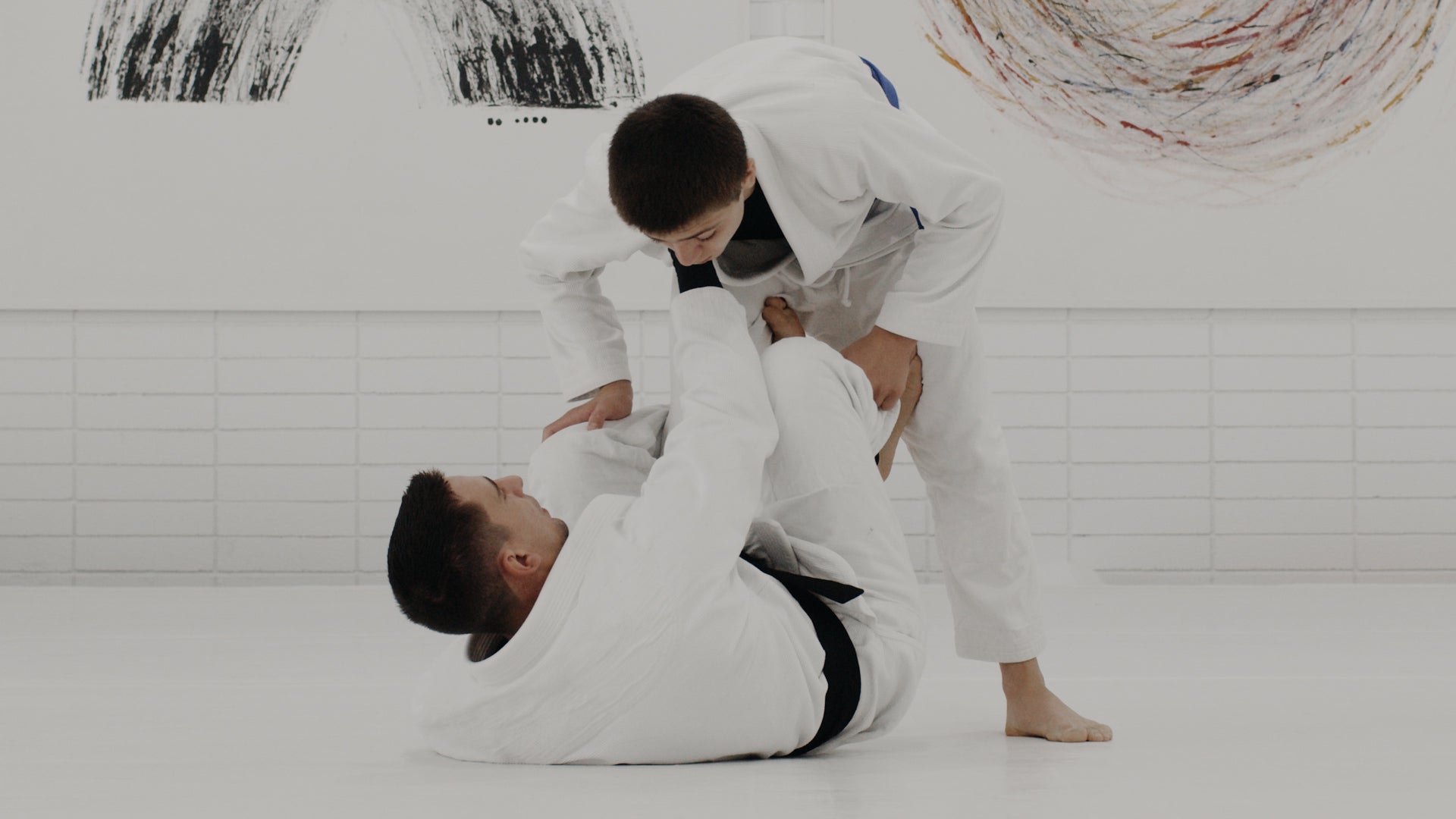 Readjusting the Guard Versus De La Riva Hook Pushed Out | AOJ+