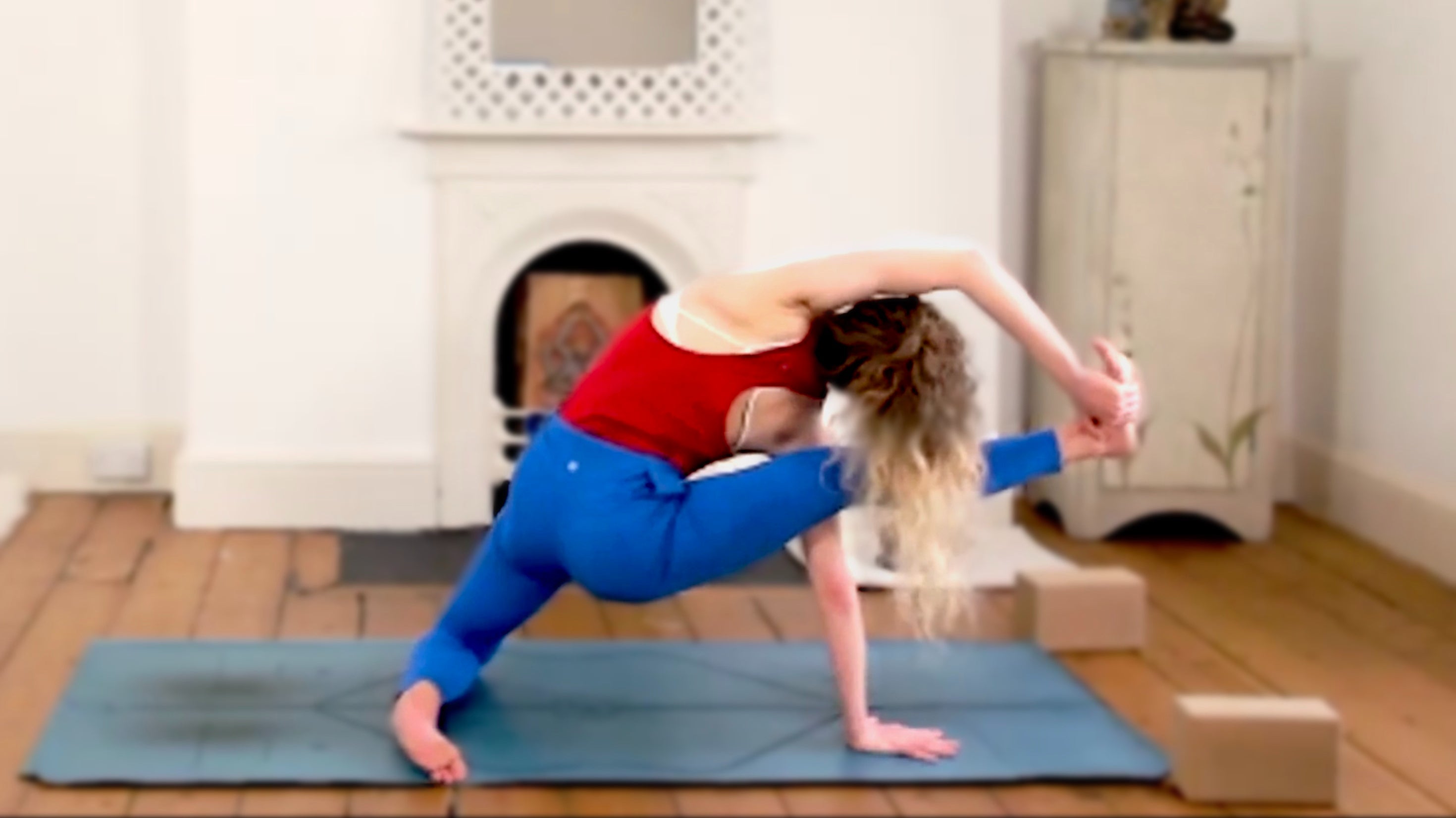 90" Open Class: Compass & Kurmasana with Emma Henry
