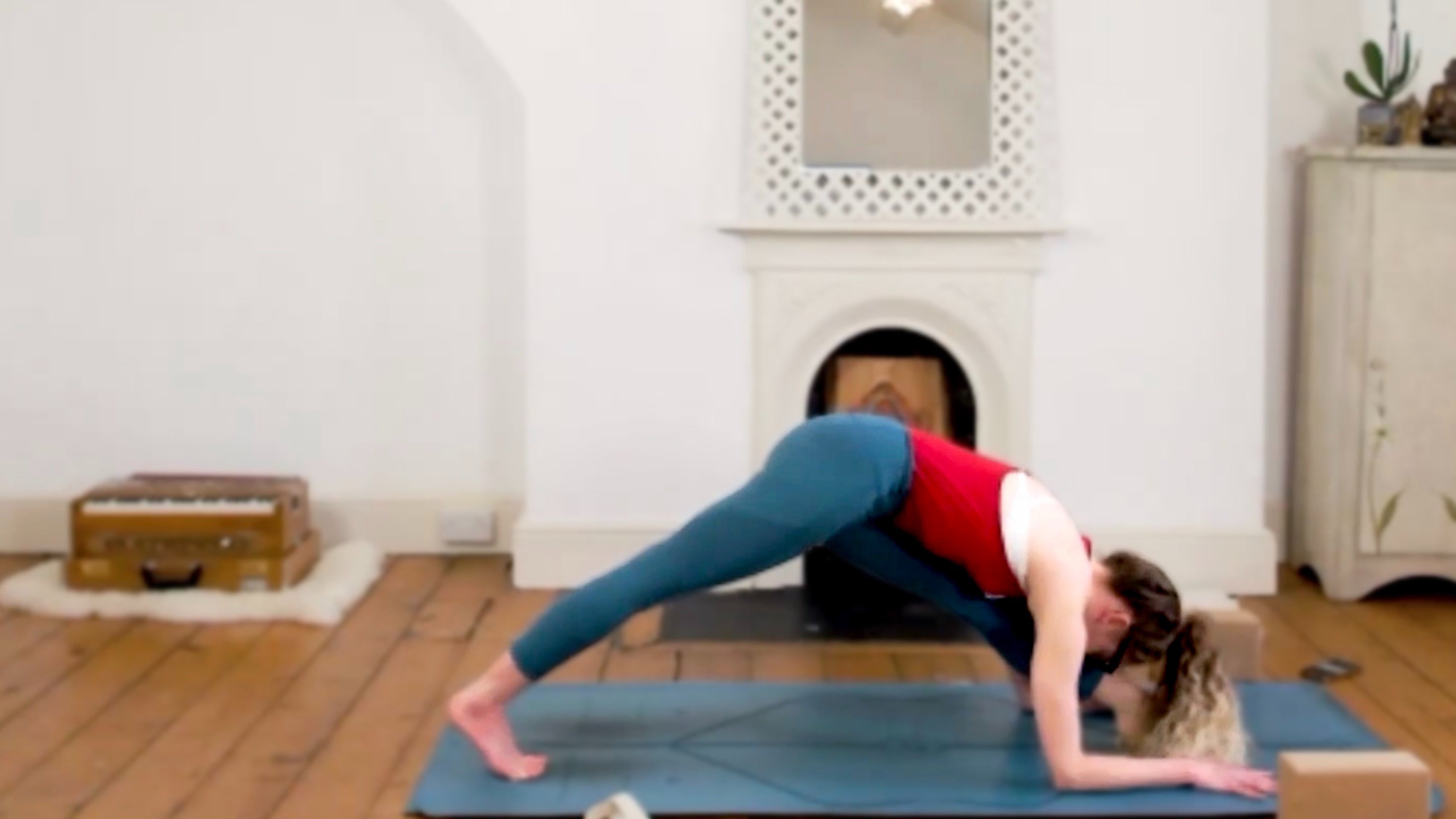 Open Class - Hamstrings & Twists with Emma Henry