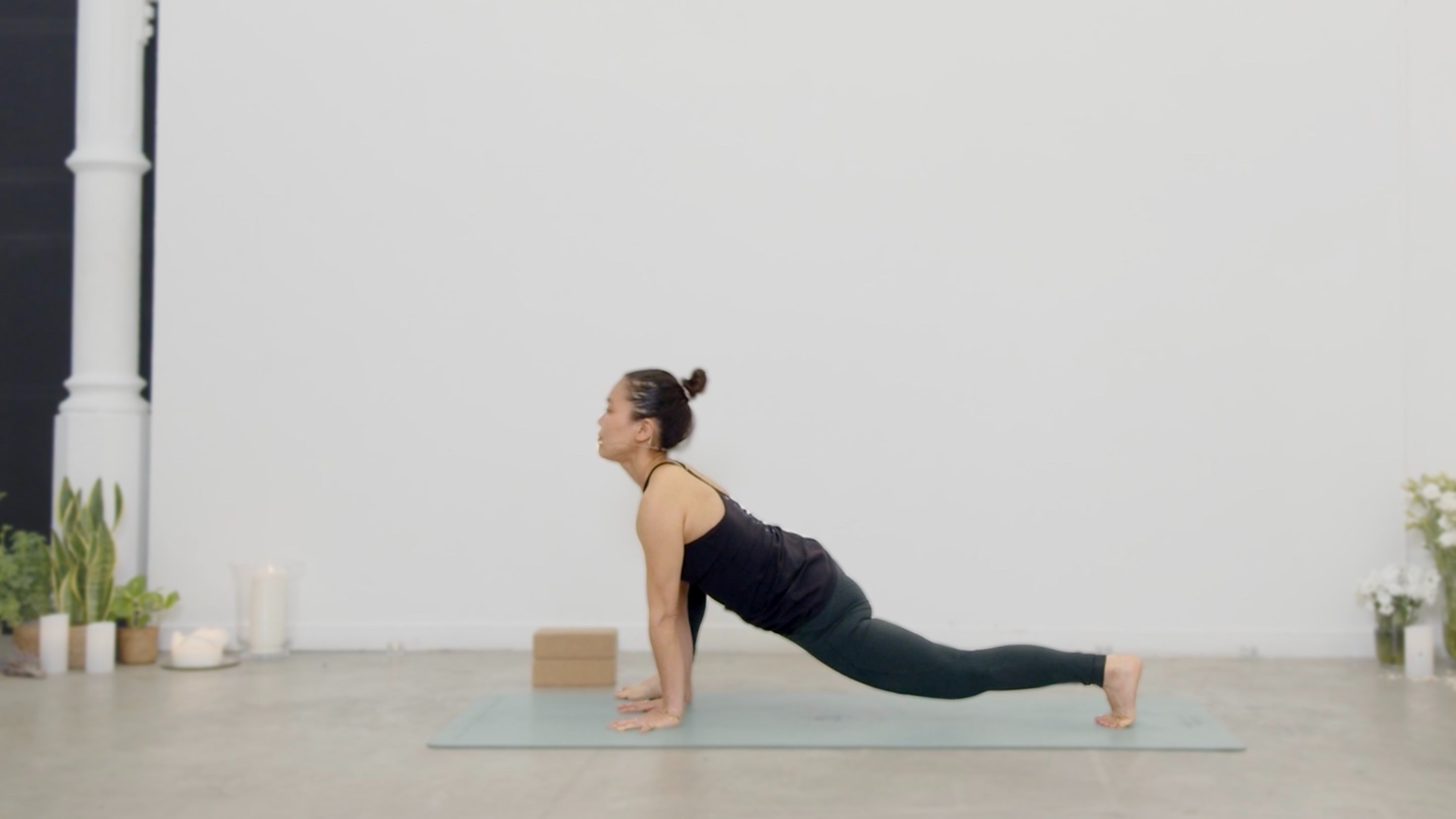 Short Jivamukti Yoga Svadhishthana Chakra Yuri Ogawa in Japanese