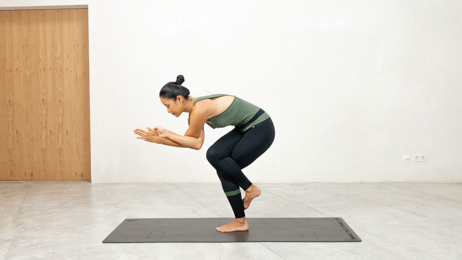 Garudasana | Postura del águila