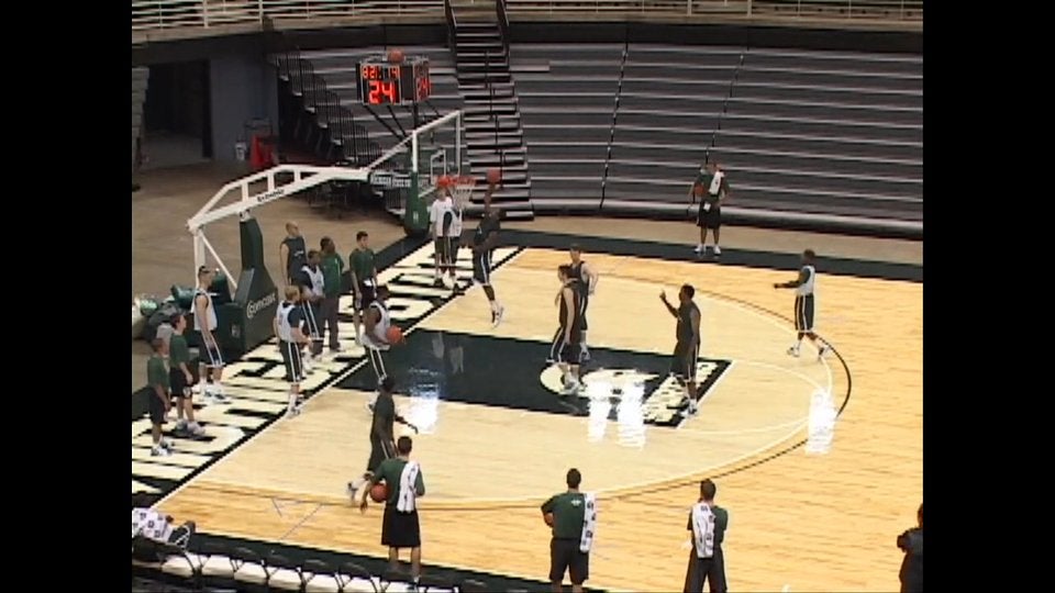 BasketballCoach.com presents: 25 Unstoppable Inbound Plays