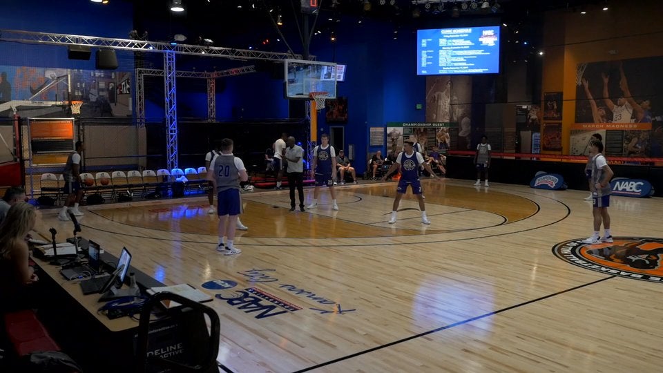 2-3 and 1-3-1 Zone Defenses + Zone Offense Sets