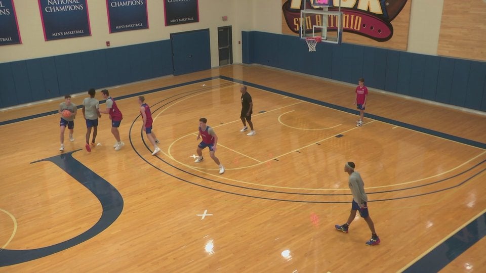 Bill Self's Open Practice: Defending Dribble Handoffs & Screens ...