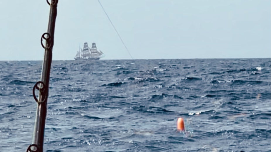 Buoy Rod vs Tip Rod - Which Rod Catches More Fish? | The Crew Platform