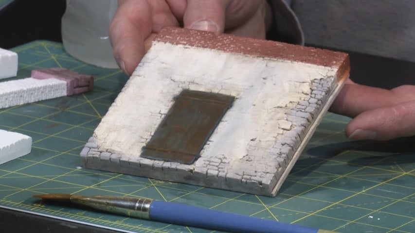 Modeling walls with plaster